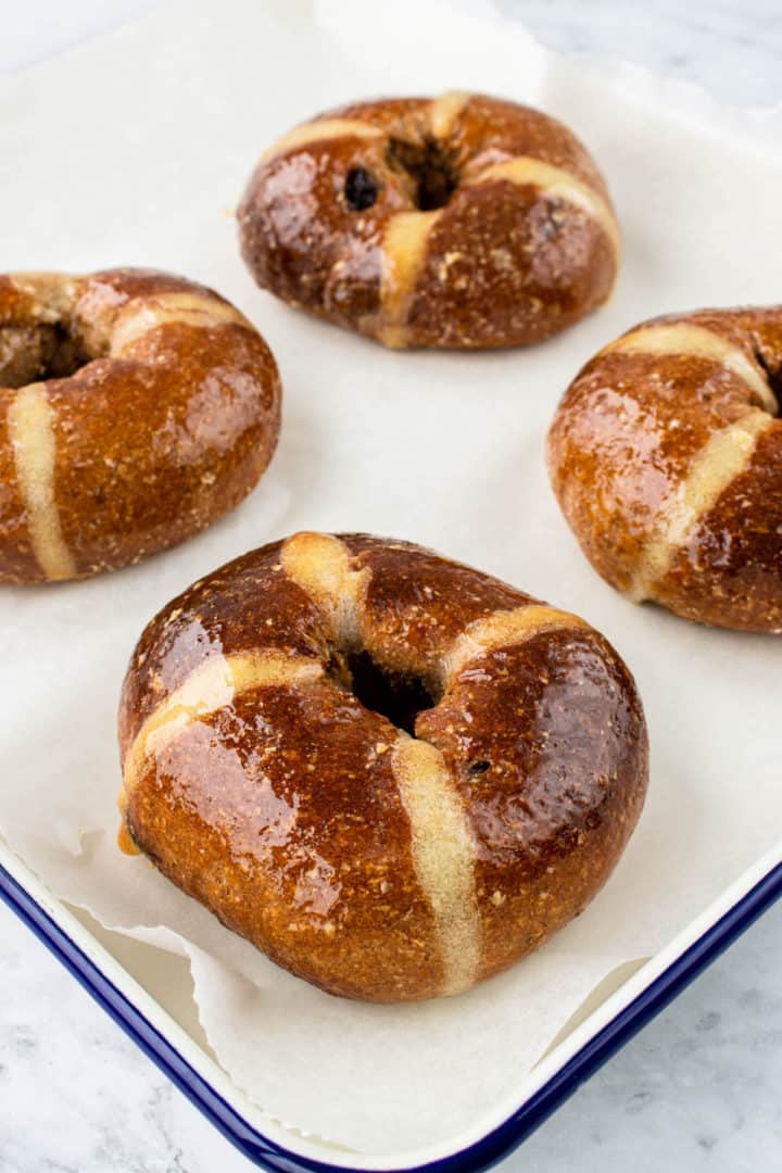 Hot Cross Bagels - Cooking With Ayeh