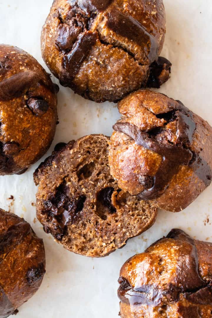 Choc-Chip Hot Cross Buns - Cooking With Ayeh