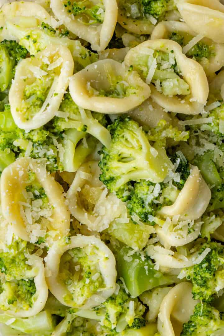 Broccoli Pasta (15 Minutes) - Cooking With Ayeh