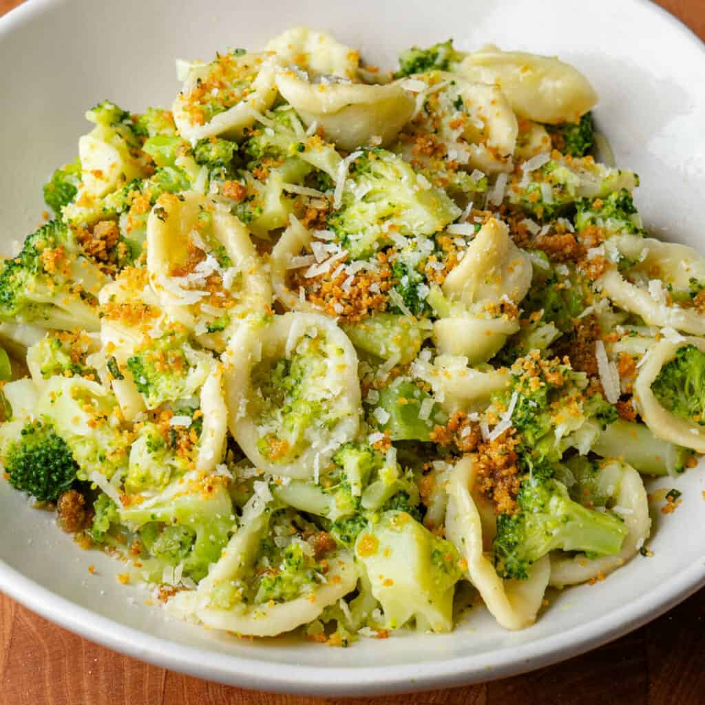 Broccoli Pasta (15 Minutes) - Cooking With Ayeh