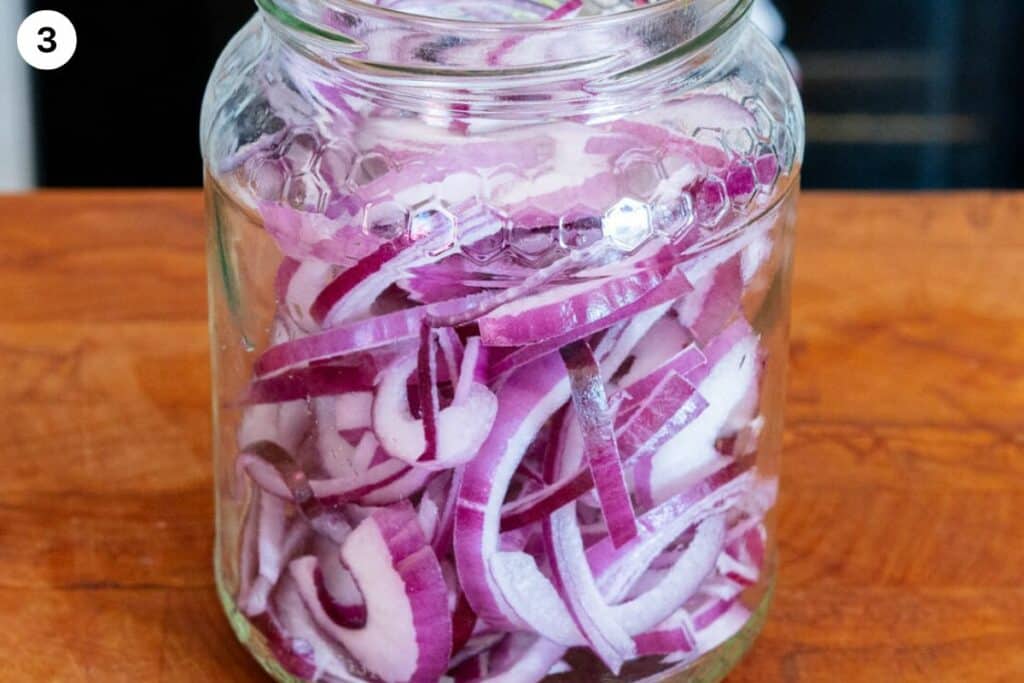 Quick Pickled Onions (Made in 5 Minutes) - Cooking With Ayeh
