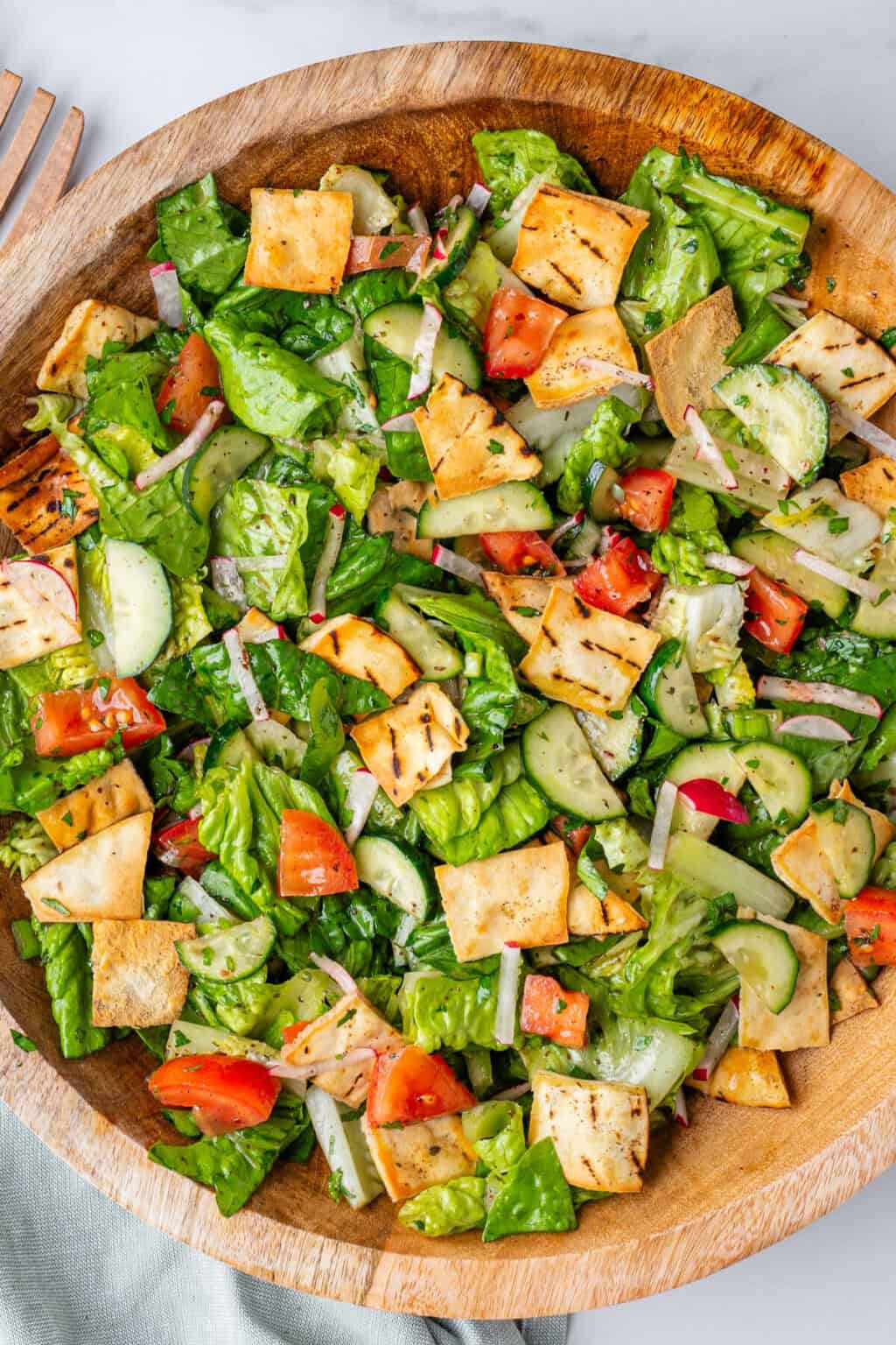 Fattoush Salad (Crunchy, Fresh and Delish) - Cooking With Ayeh
