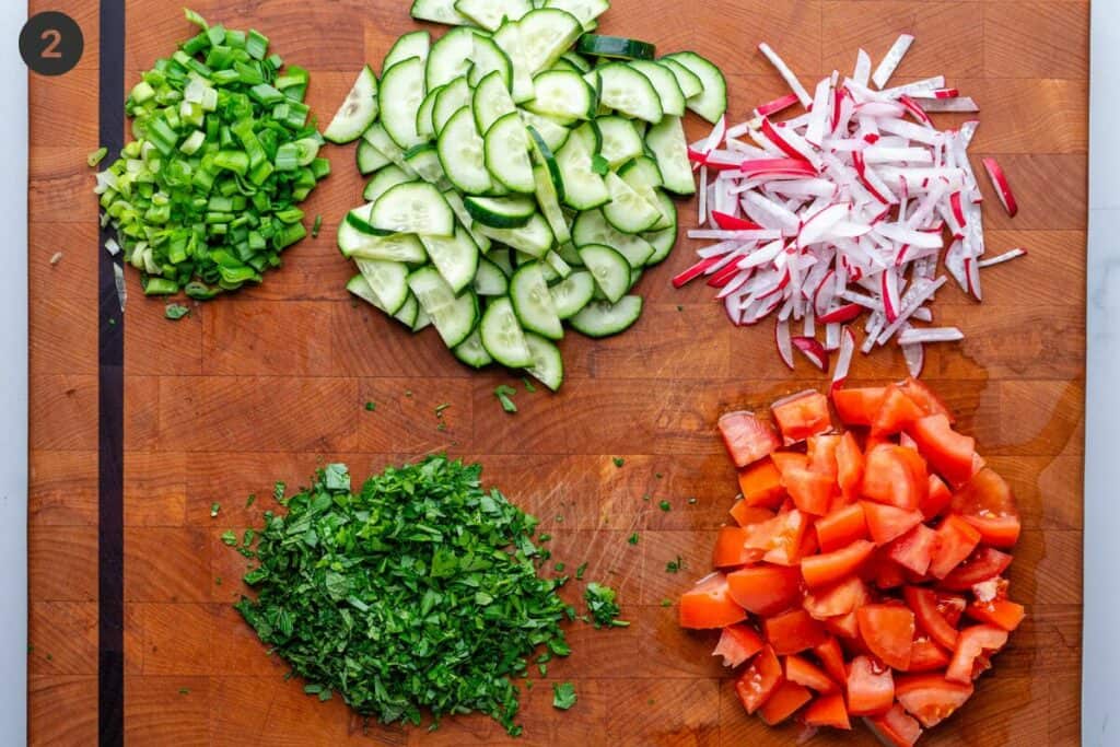 Fattoush Salad (Crunchy, Fresh and Delish) - Cooking With Ayeh