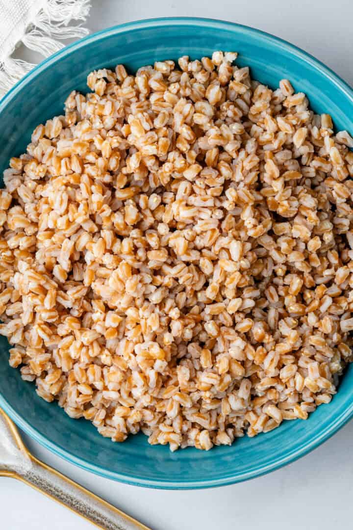 How to Cook Farro (Perfect Everytime!) - Cooking With Ayeh